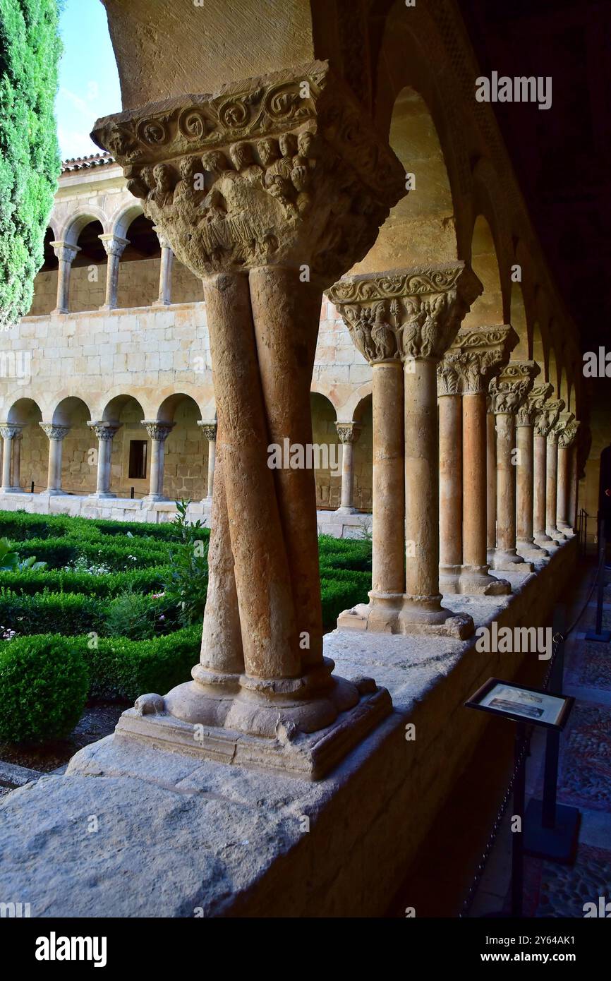 Claustro de la abadía hi-res stock photography and images - Alamy