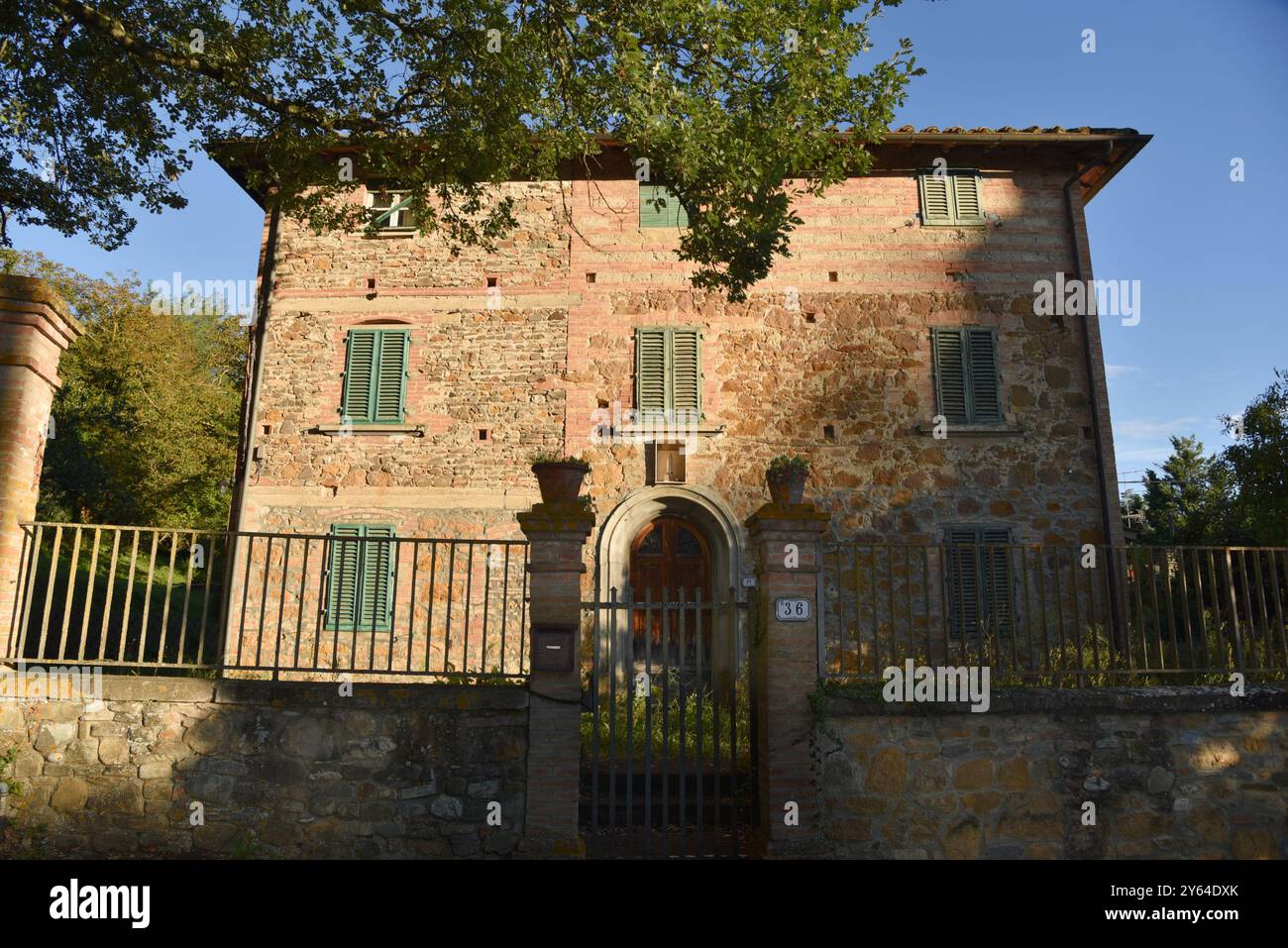 Stone villa and house in siena hi-res stock photography and images - Alamy