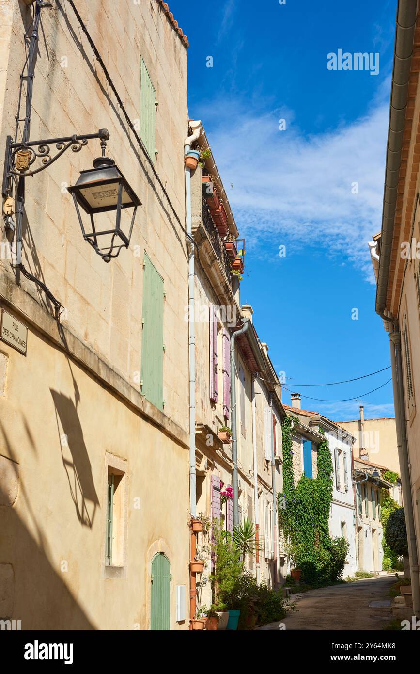 Old houses rue hi-res stock photography and images - Alamy
