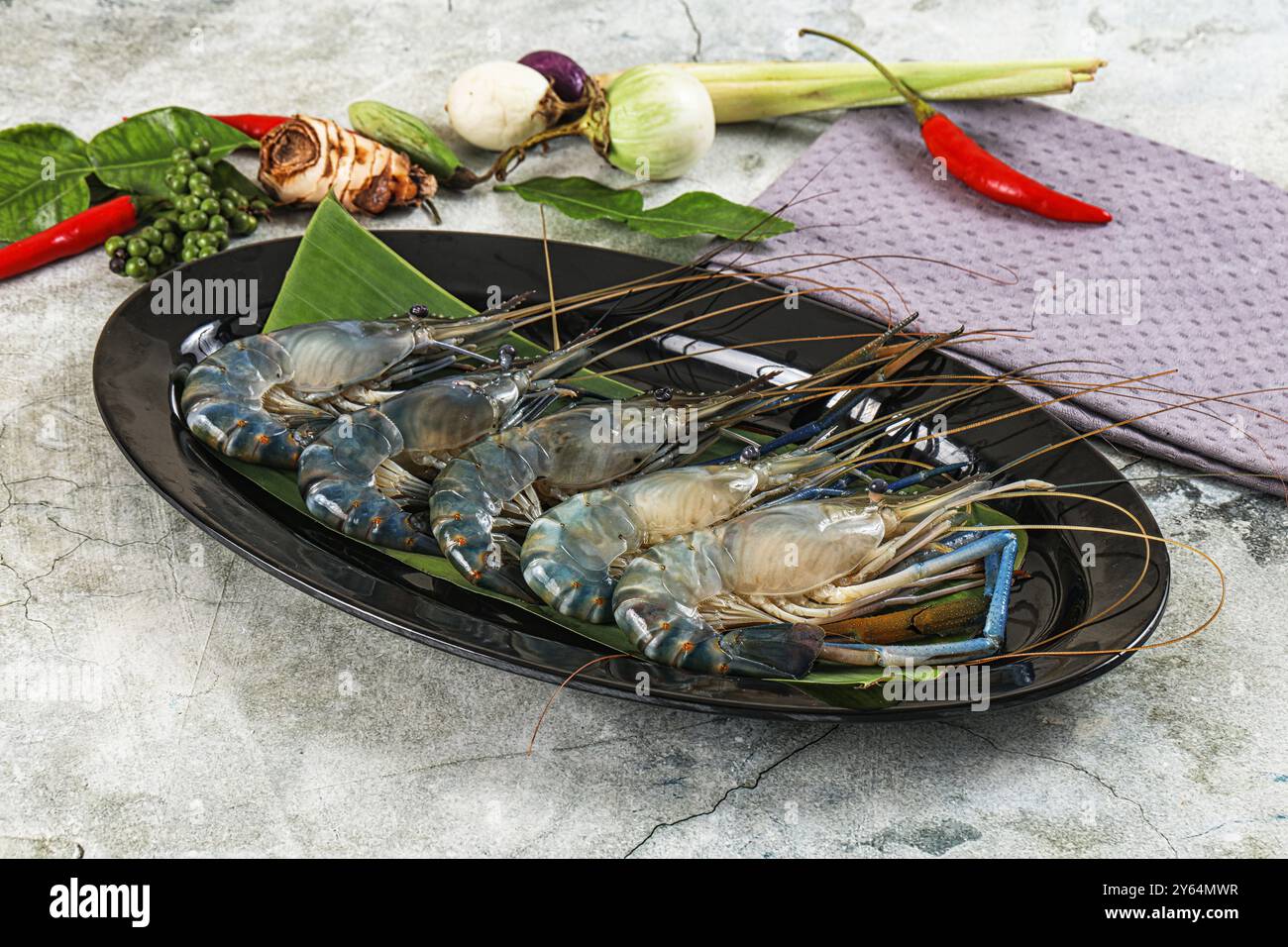 Raw blue river prawn in the plate for cooking Stock Photo - Alamy