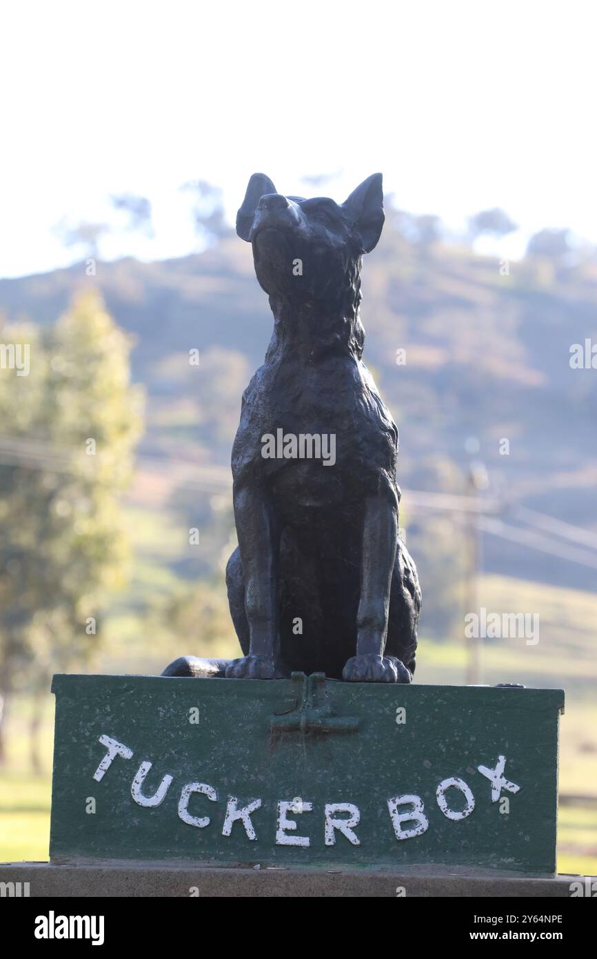 Dog on the Tuckerbox statue, near Gundagai, NSW, Australia Stock Photo ...