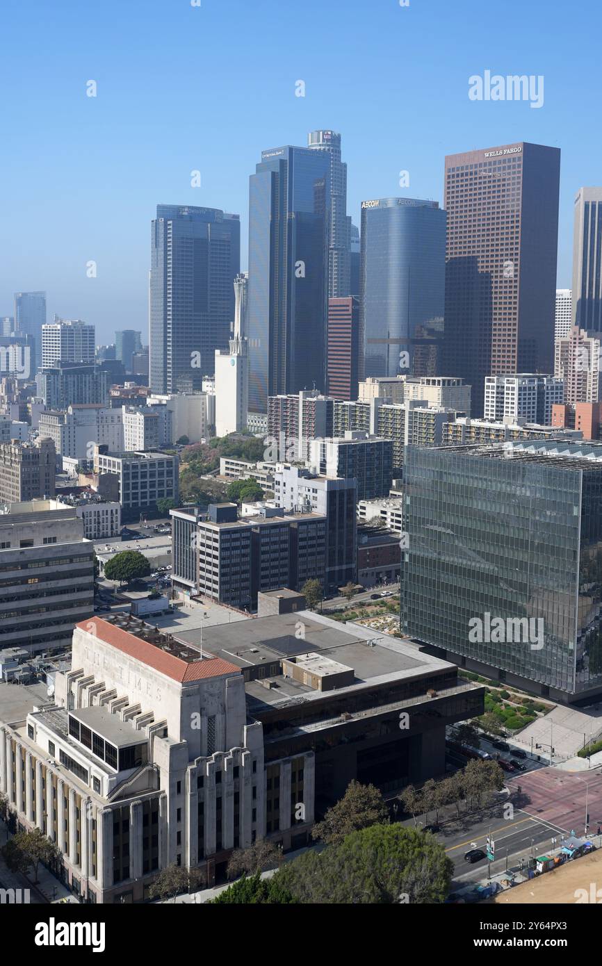 The downtown Los Angeles skyline including the One California Plaza ...