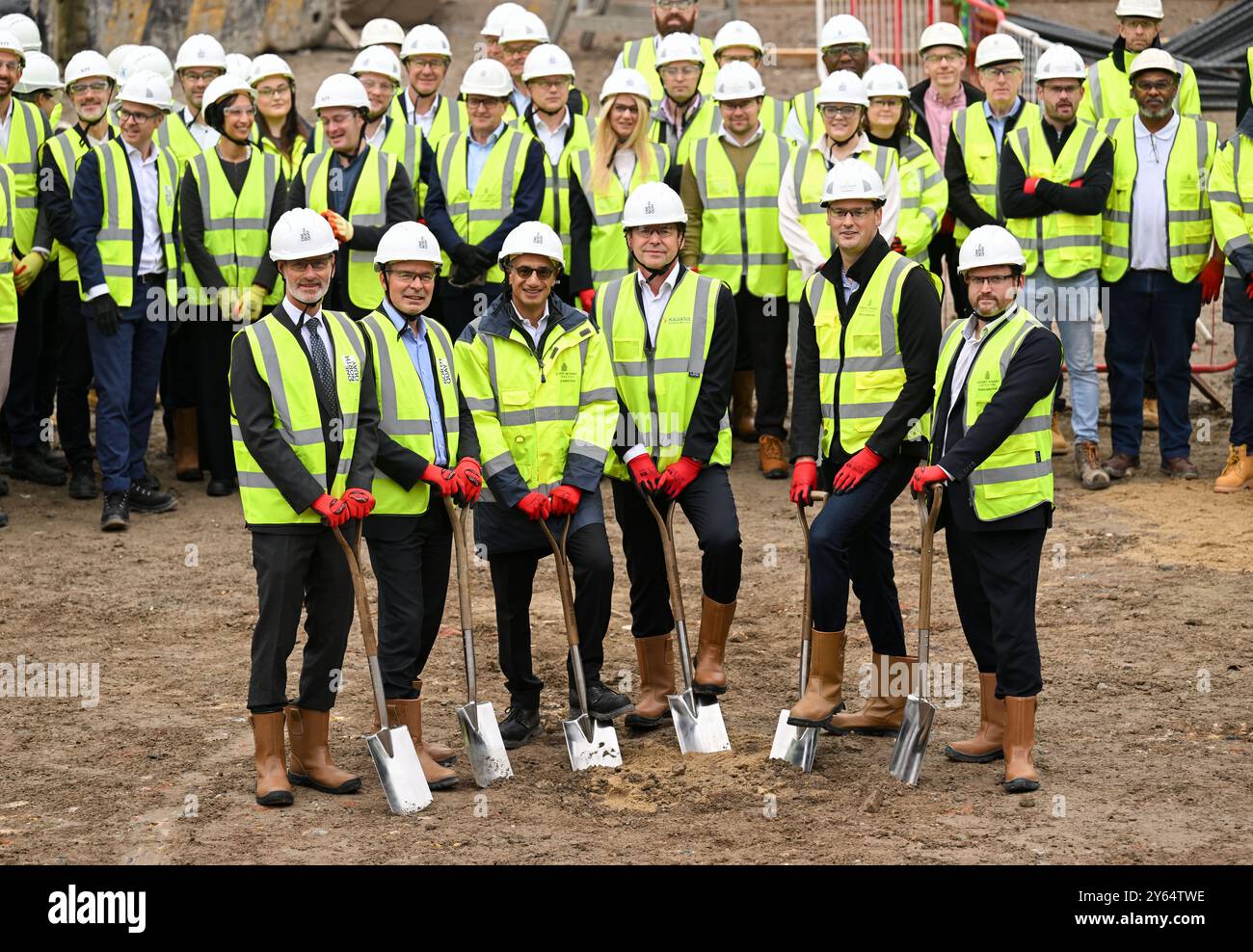 EDITORIAL USE ONLY (Front left to right) Grant Bourhill Managing ...