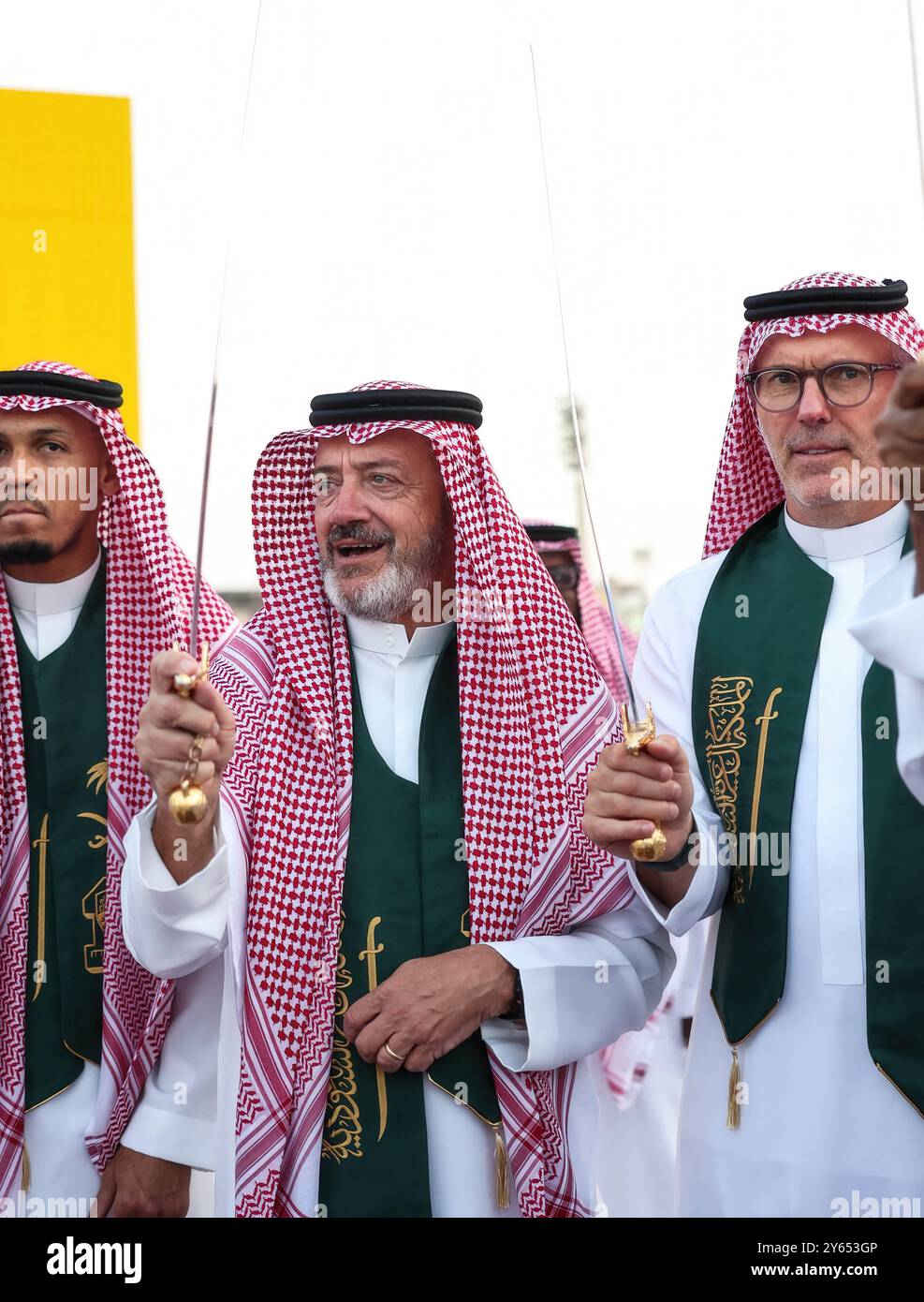 Saudi sword dance hi-res stock photography and images - Alamy