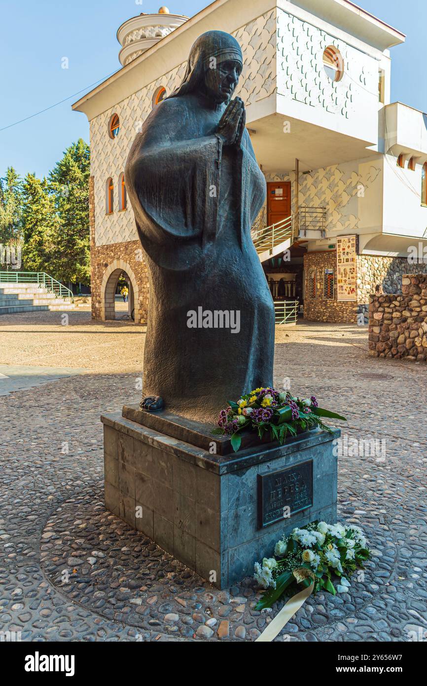 Statue of Saint Mother Teresa. Skopje, North Macedonia Stock Photo - Alamy