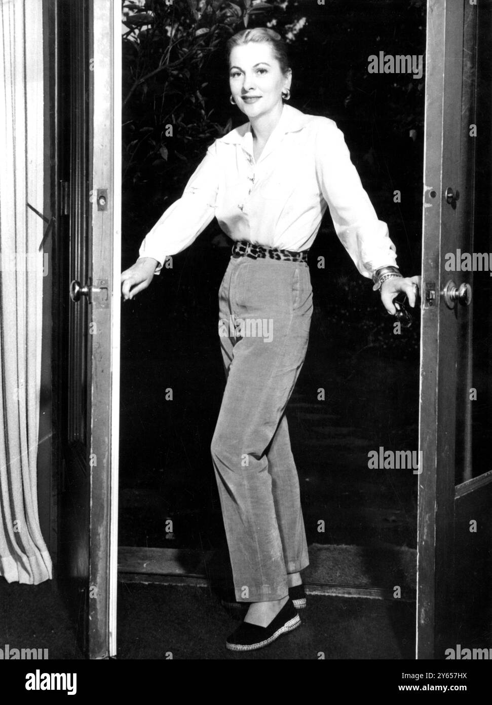 Actress Joan Fontaine 14 December 1957 Stock Photo - Alamy
