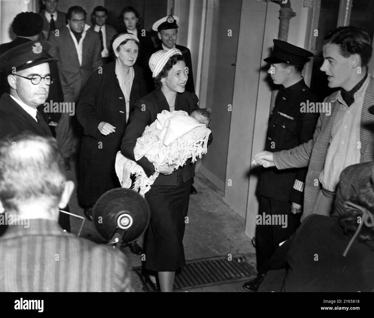Mrs Melinda Maclean wife of British spy Donald Maclean Arriving at ...