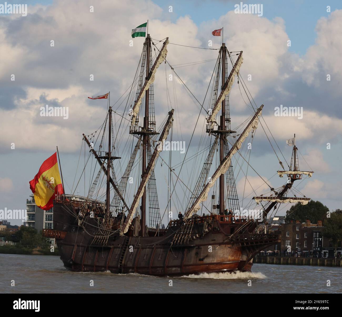 Aldalucia 15th century replica of Spanish Galeon going up the River ...