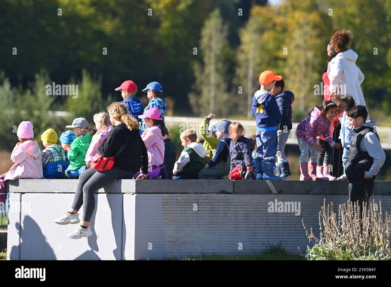 Kinder machen pause hi-res stock photography and images - Alamy