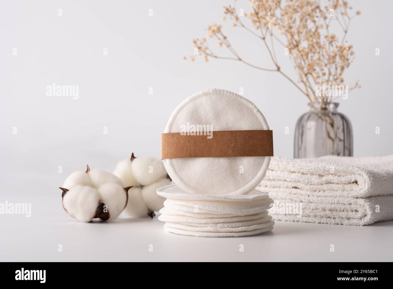 Reusable make-up remover cotton pads. Minimalist and sustainable ...