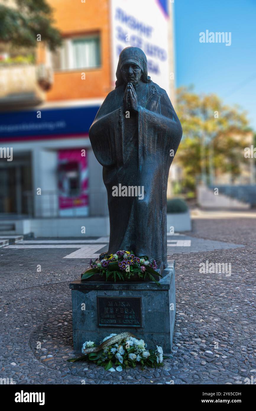 Statue of Saint Mother Teresa. Skopje, North Macedonia Stock Photo - Alamy