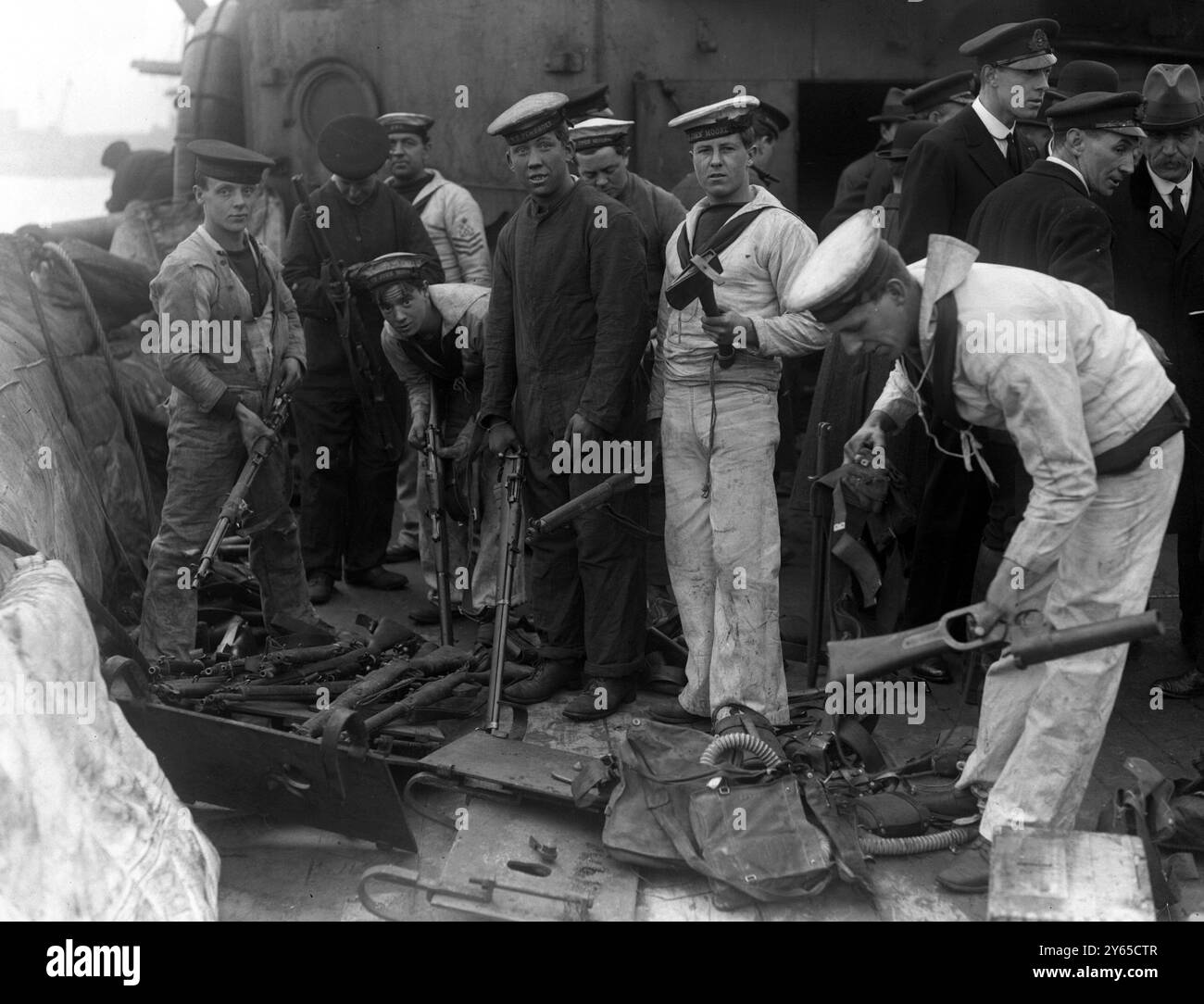 Naval raid on Zeebrugge and Ostend . Sorting out the debris on board ...