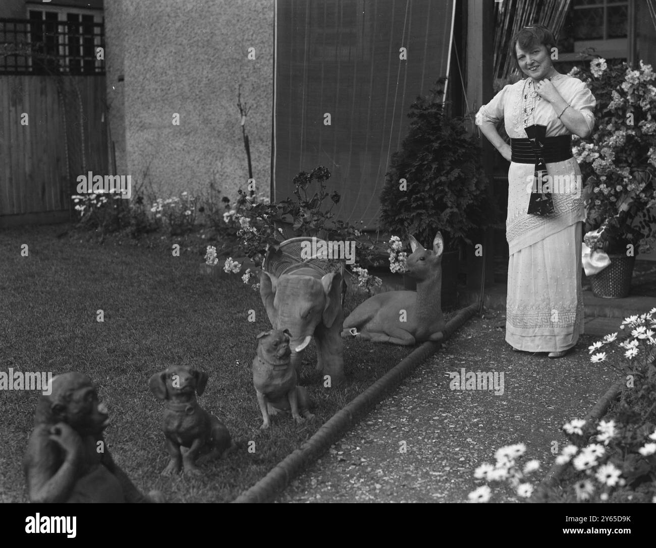 Miss Marie Lloyd , the famous music hall singer , in her garden . 1920 ...