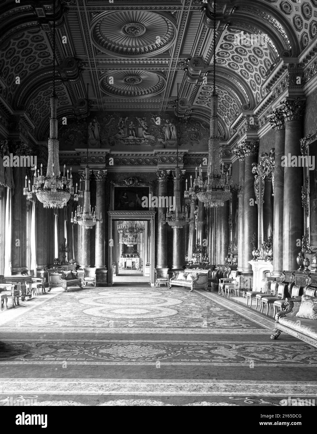 Buckingham palace interior s hi-res stock photography and images - Alamy