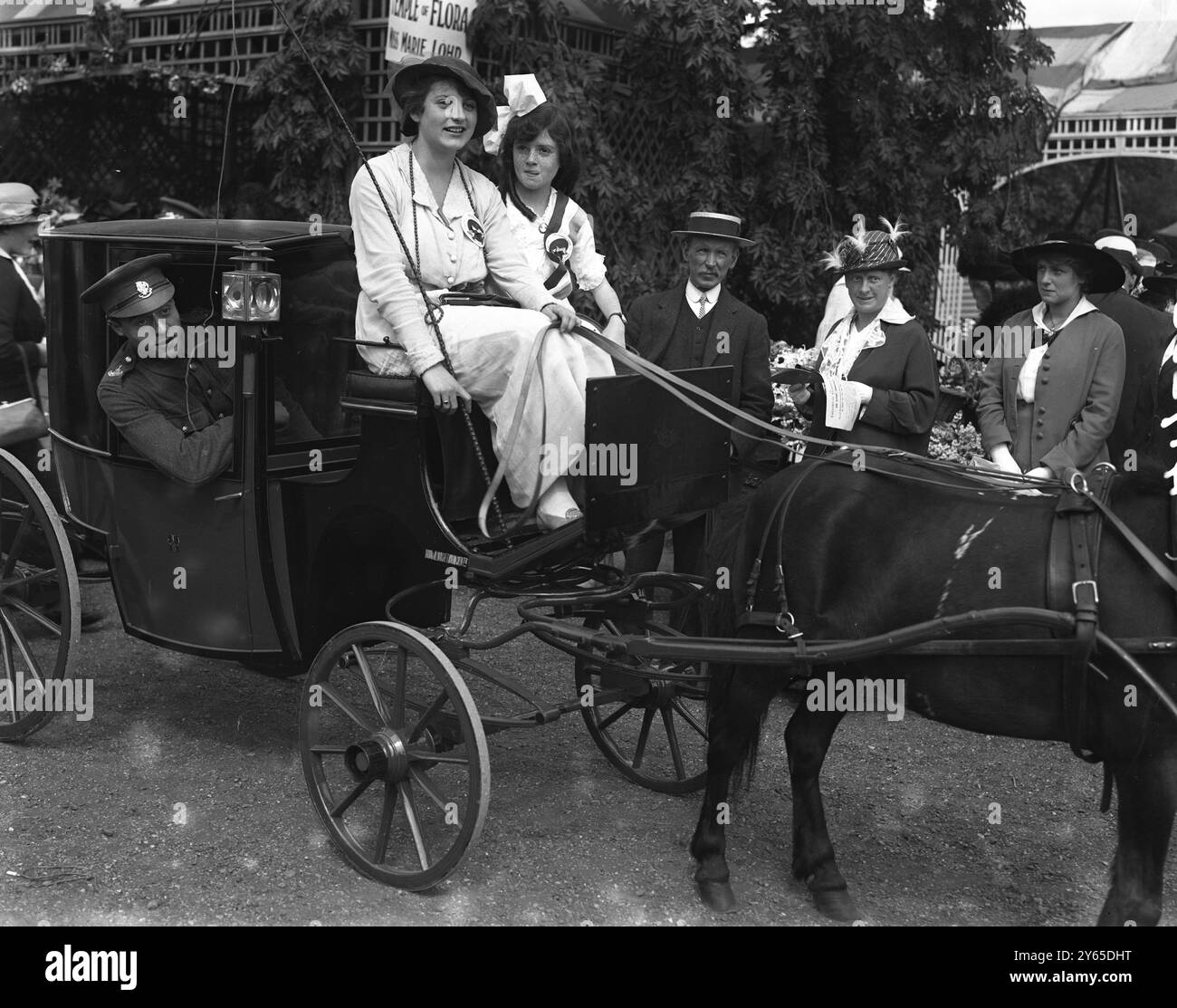 At the Theatrical Garden Party held at the Botanical Gardens for the ...