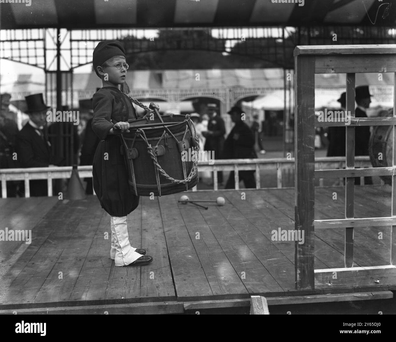 At the Theatrical Garden Party held at the Botanical Gardens . Master ...