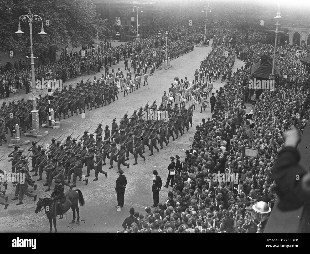 WAR VISITORS PARADE THROUGH LONDON AS MILLIONS CHEER As millions of ...