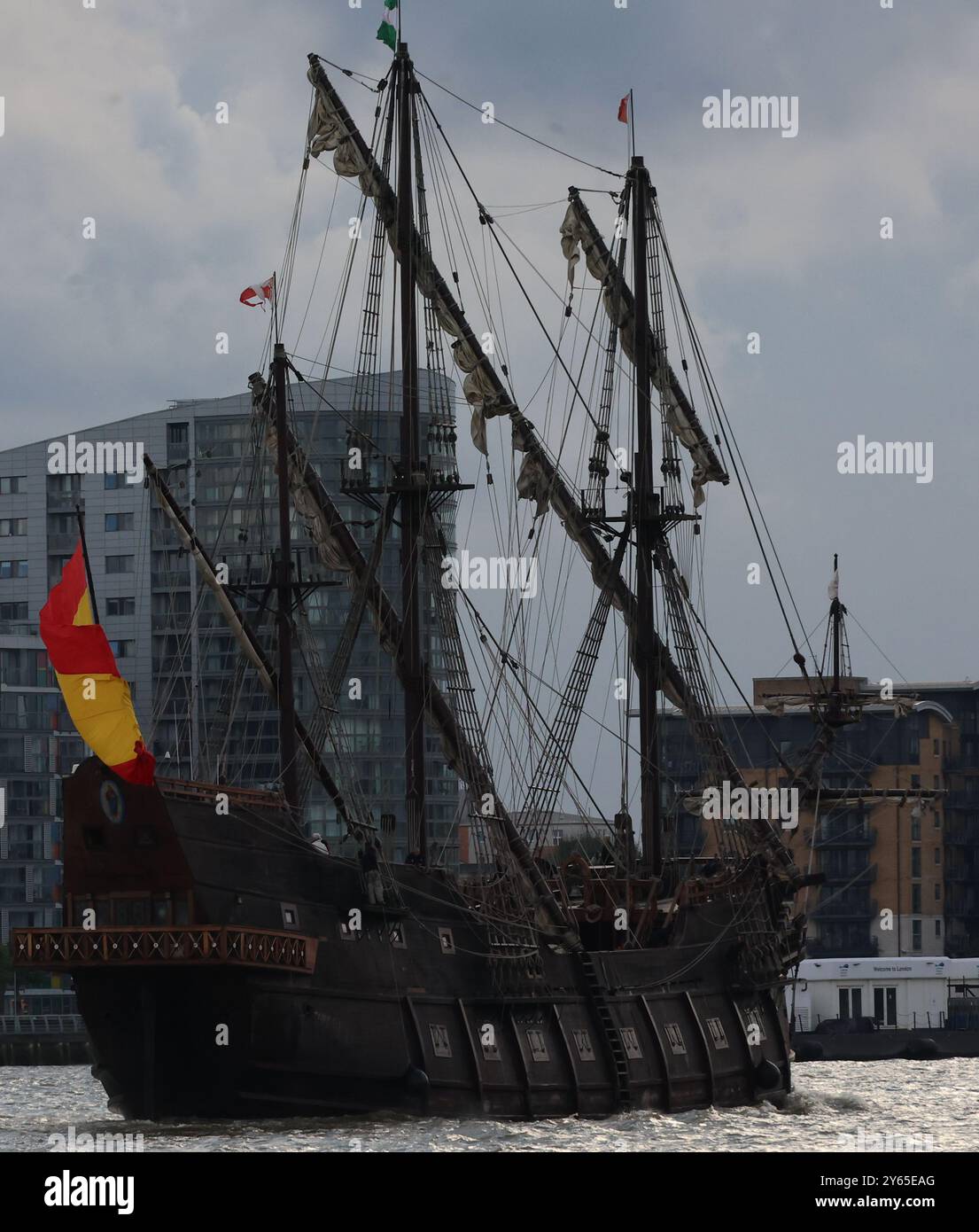 Aldalucia 15th century replica of Spanish Galeon going up the River ...