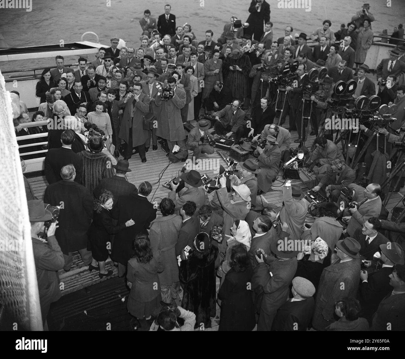 The Churchills Get Photograpic Welcome Mr and Mrs Winston Churchill ...