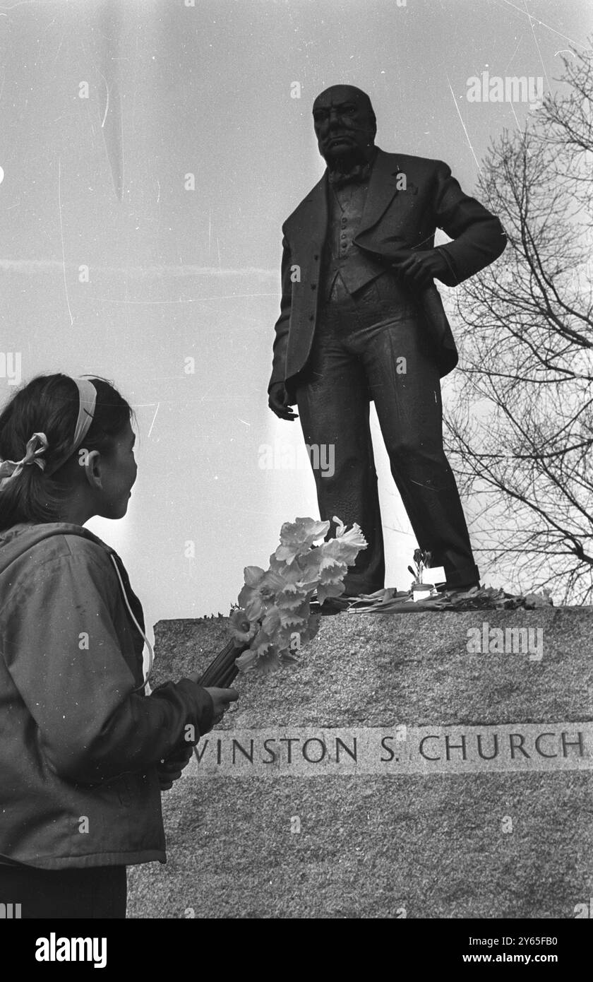 Woodford 's Tribute 10 year old Diedre Lewis of Woodford , places a ...