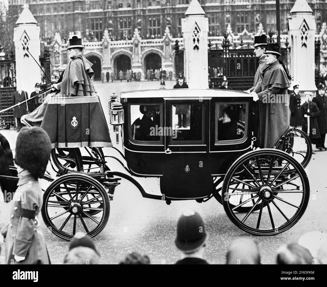 The First Carriage The carriage carrying Lady Clementine Churchill and ...