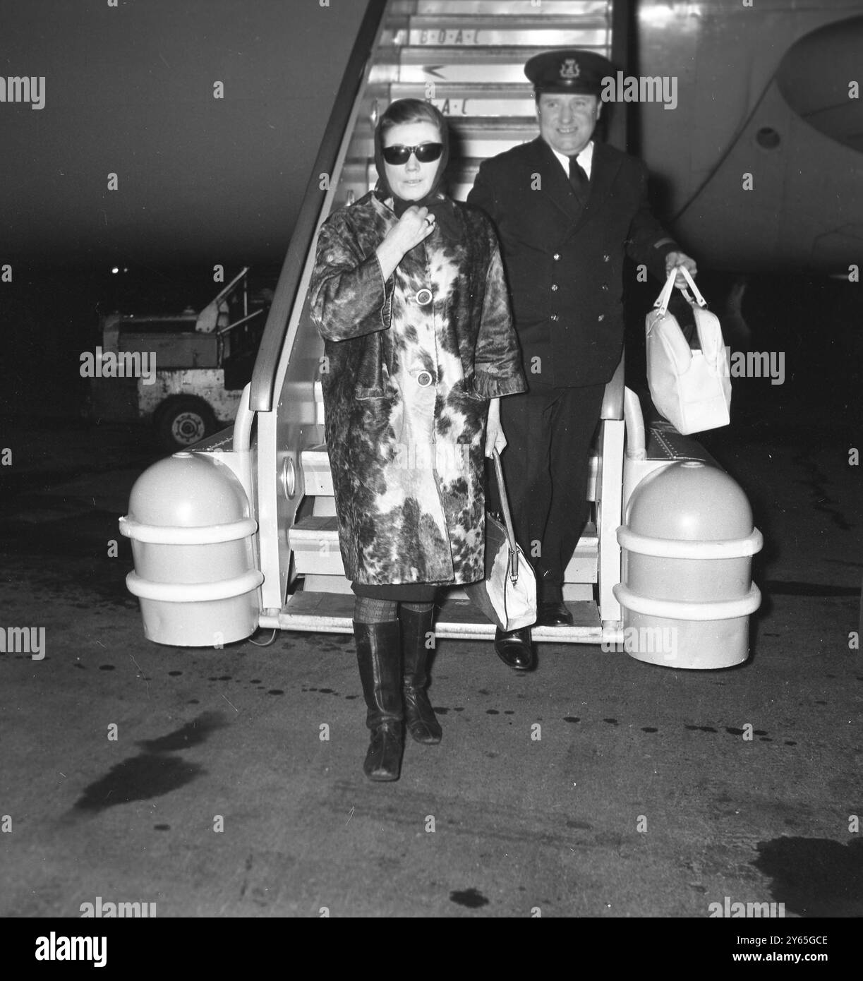 Sarah Churchill Flies In Pictured is Sarah Churchill , actress daughter ...