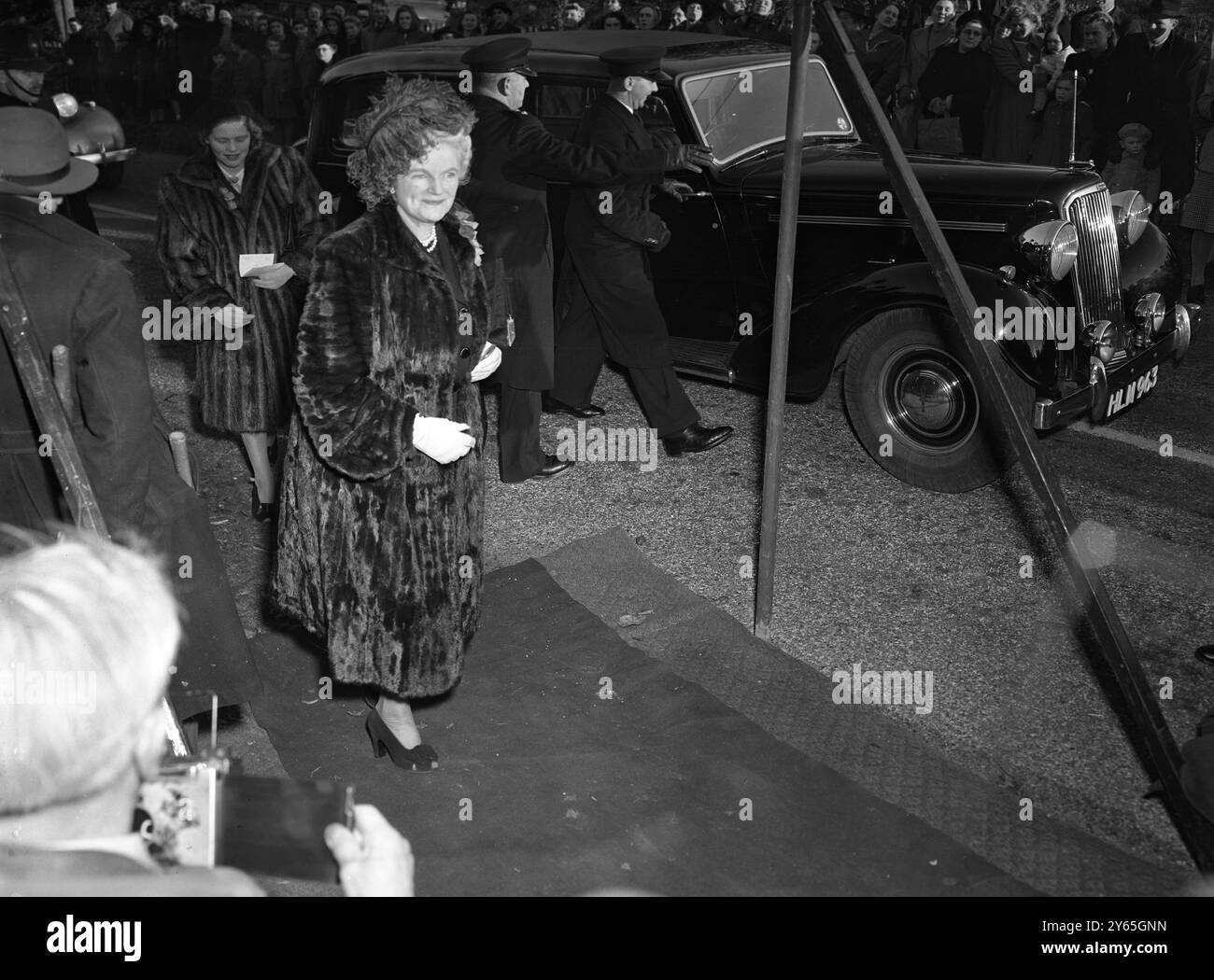 Prime Minister's Daughter marries At Village Church Mrs Churchill , who ...