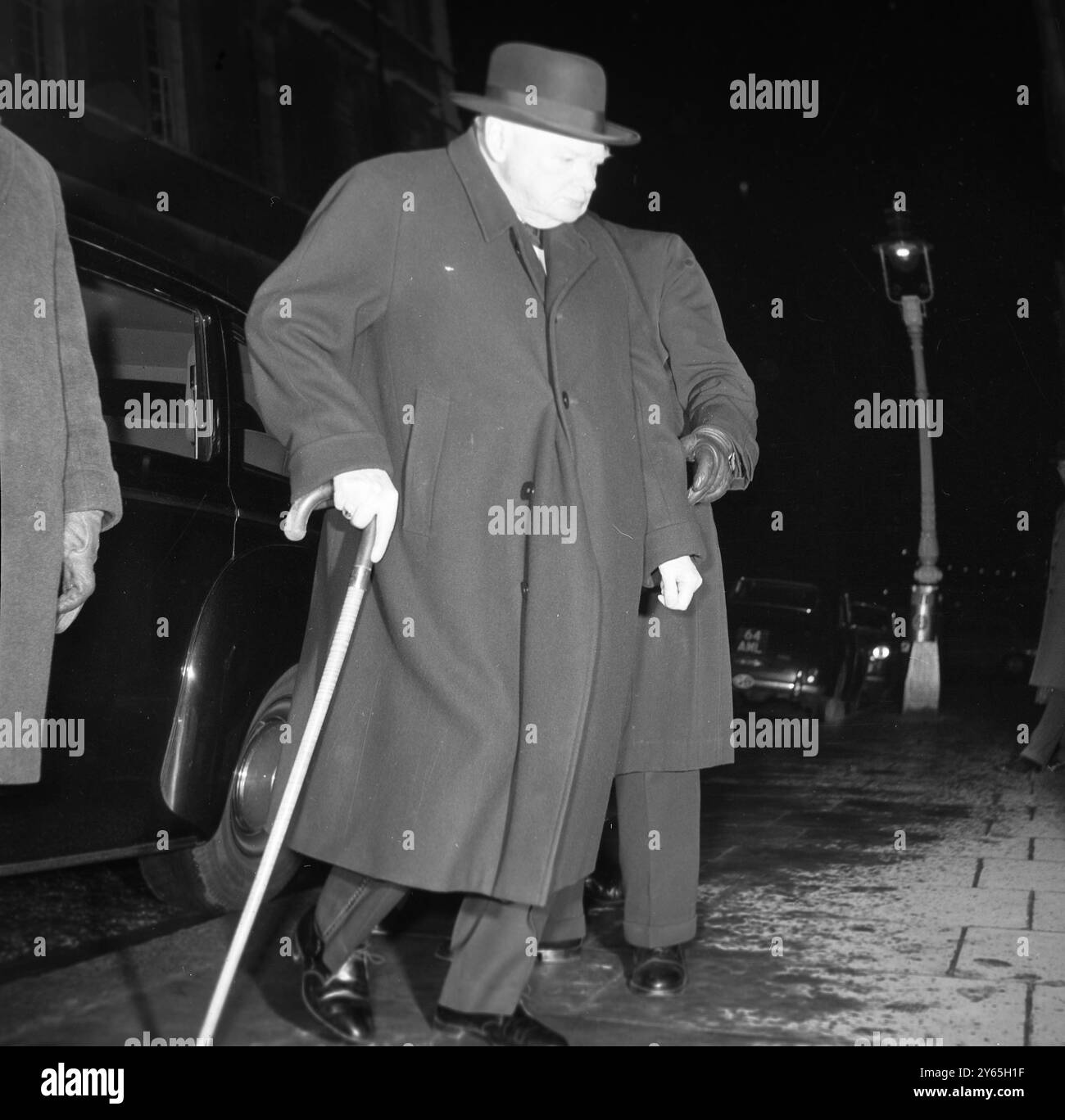 Churchill Arrives For The Other Club Dinner Sir Winston Churchill ...