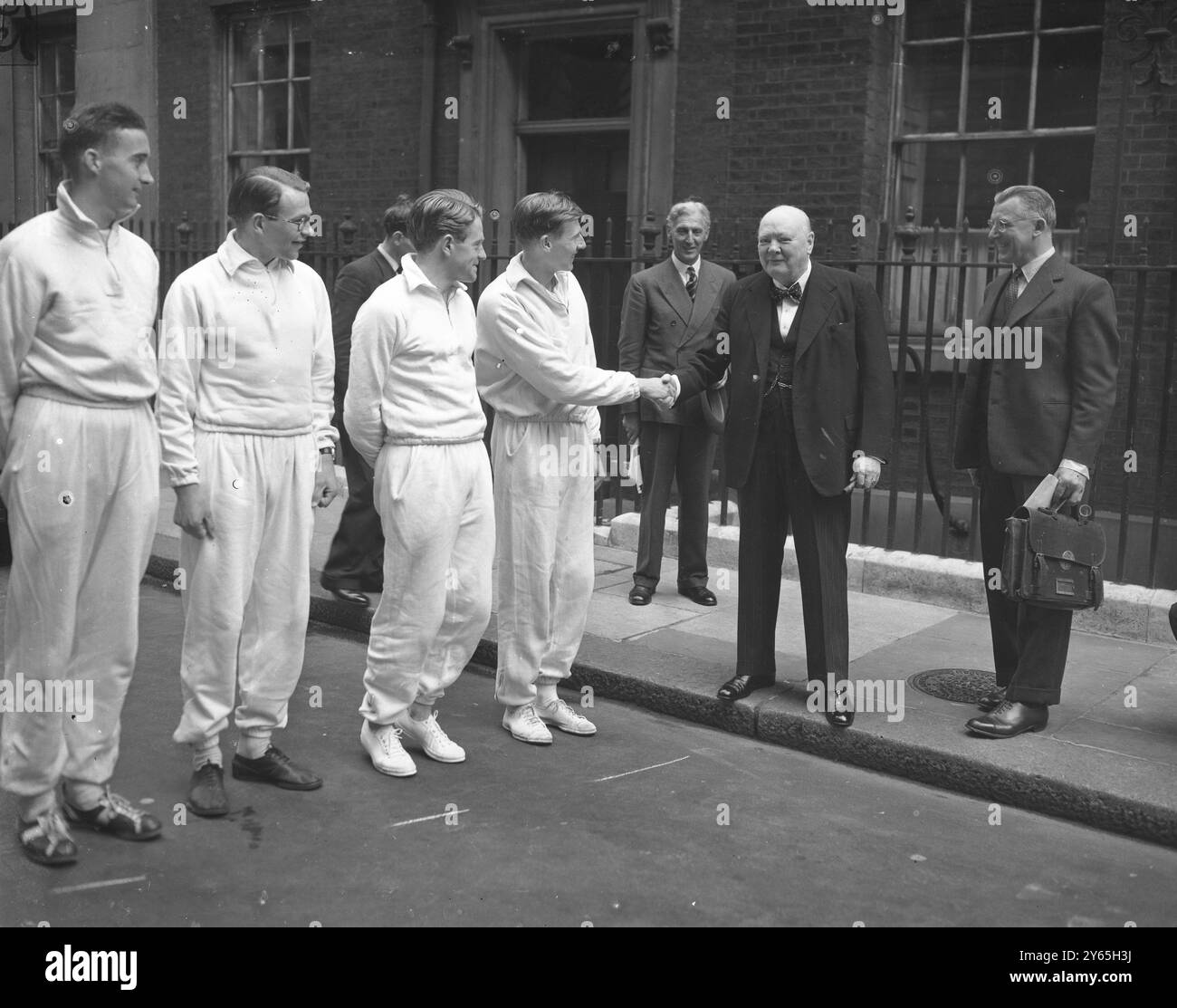 Premier Sends Off Bannister In London Relay Save Our Churches The World ...