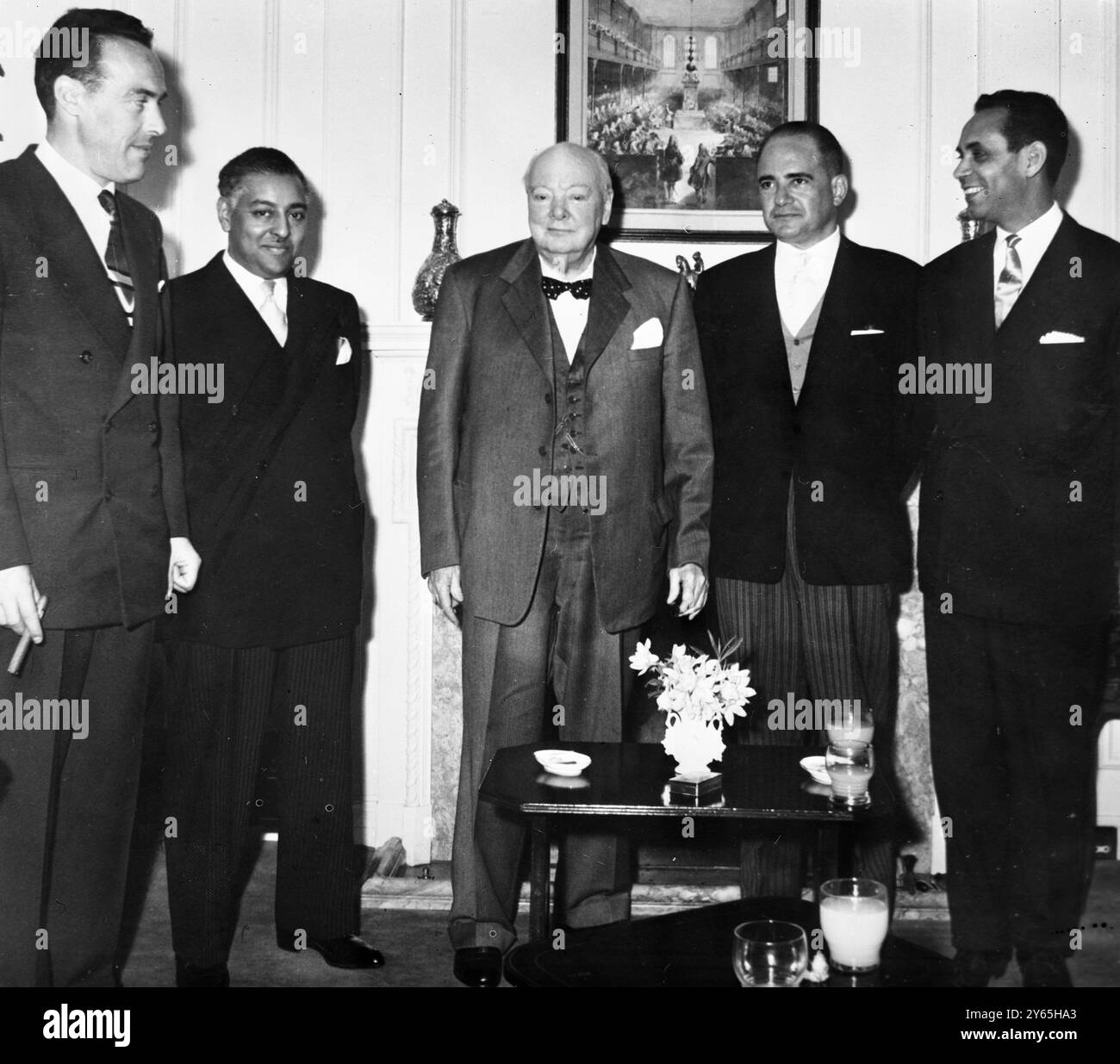 Moroccan Governors Call On Sir Winston . Former British Premier , Sir ...