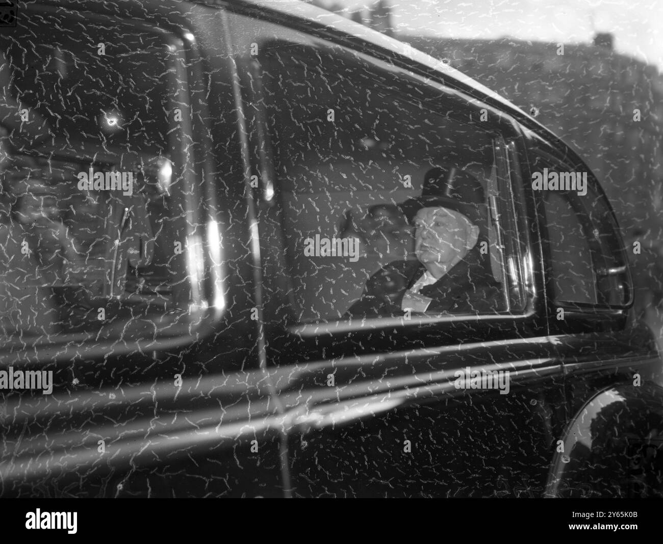 Sir Winston Arrives To Unveil Memorial . Sir Winston Churchill arrives ...