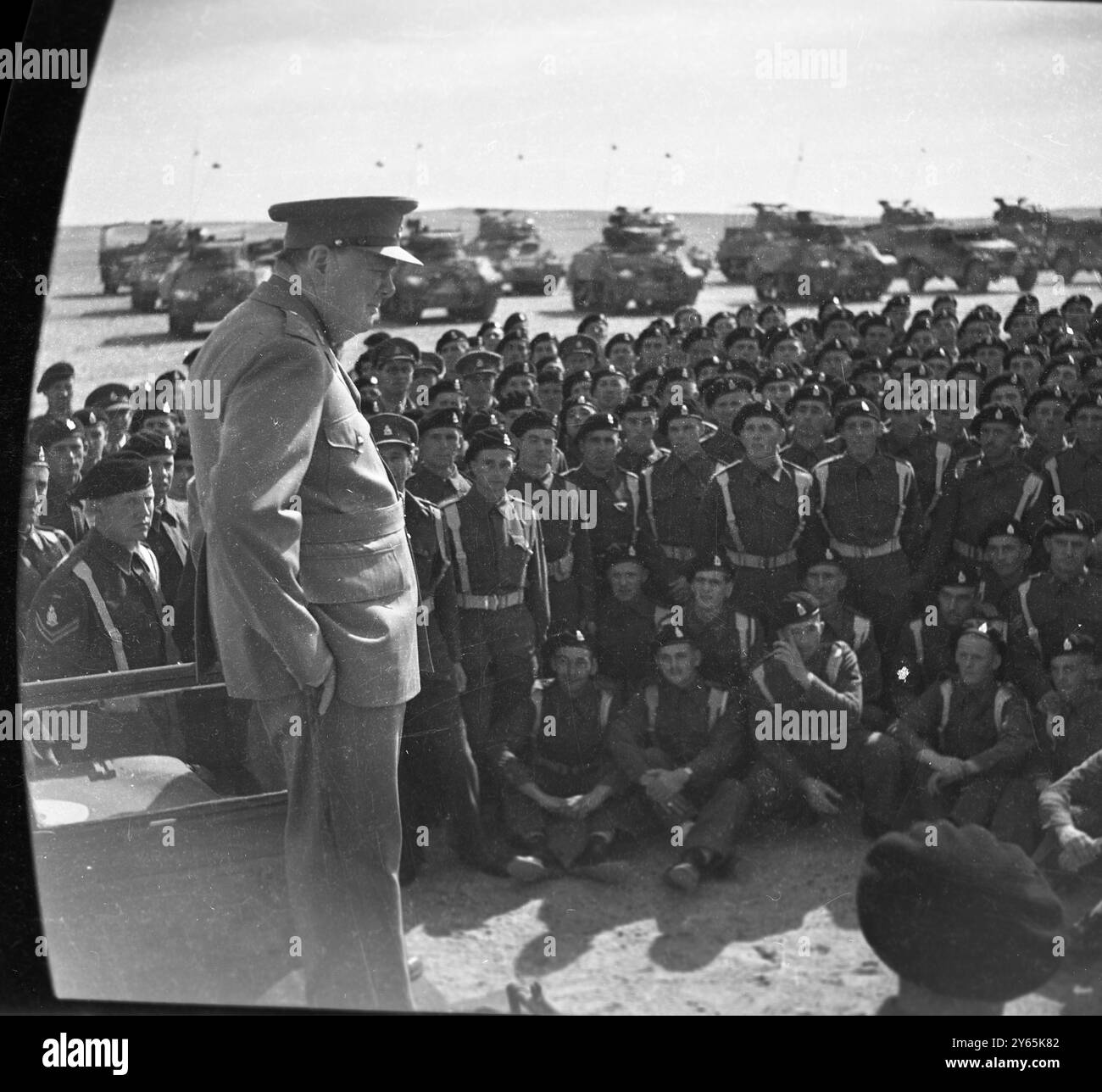 Mr Winston Churchill with " Desert Rats " prior to the Alamein Landings ...