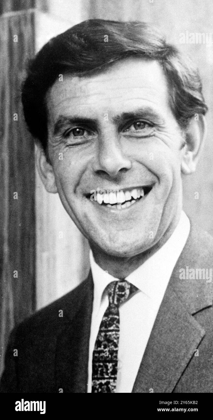 London: British Broadcasting Corporation Disc Jockey. Bob Holness. 13 ...