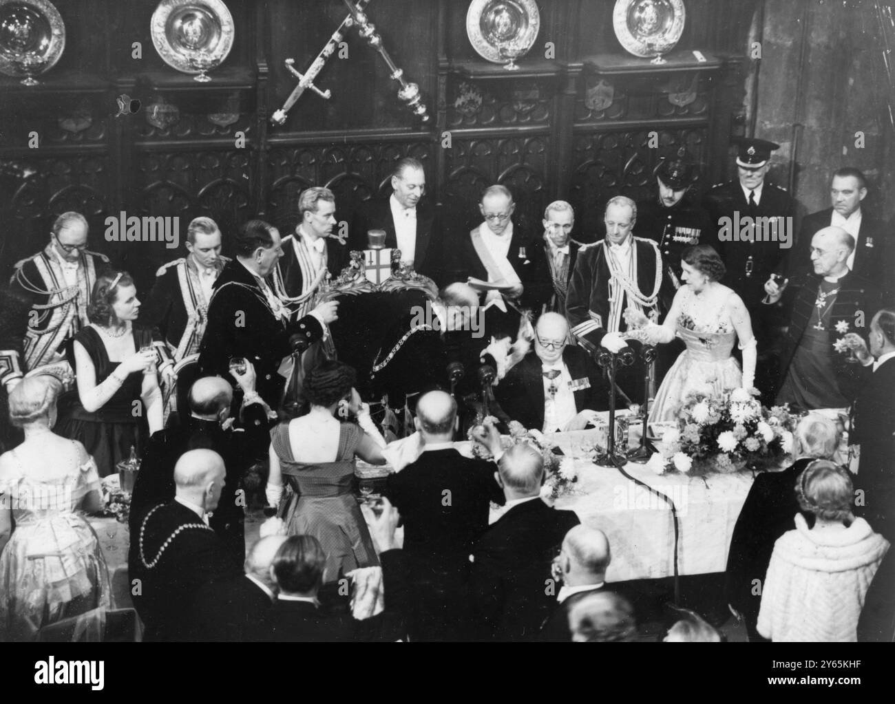 They Toast Mr Churchill At Lord Mayor ' s Banquet . Glasses are raised ...