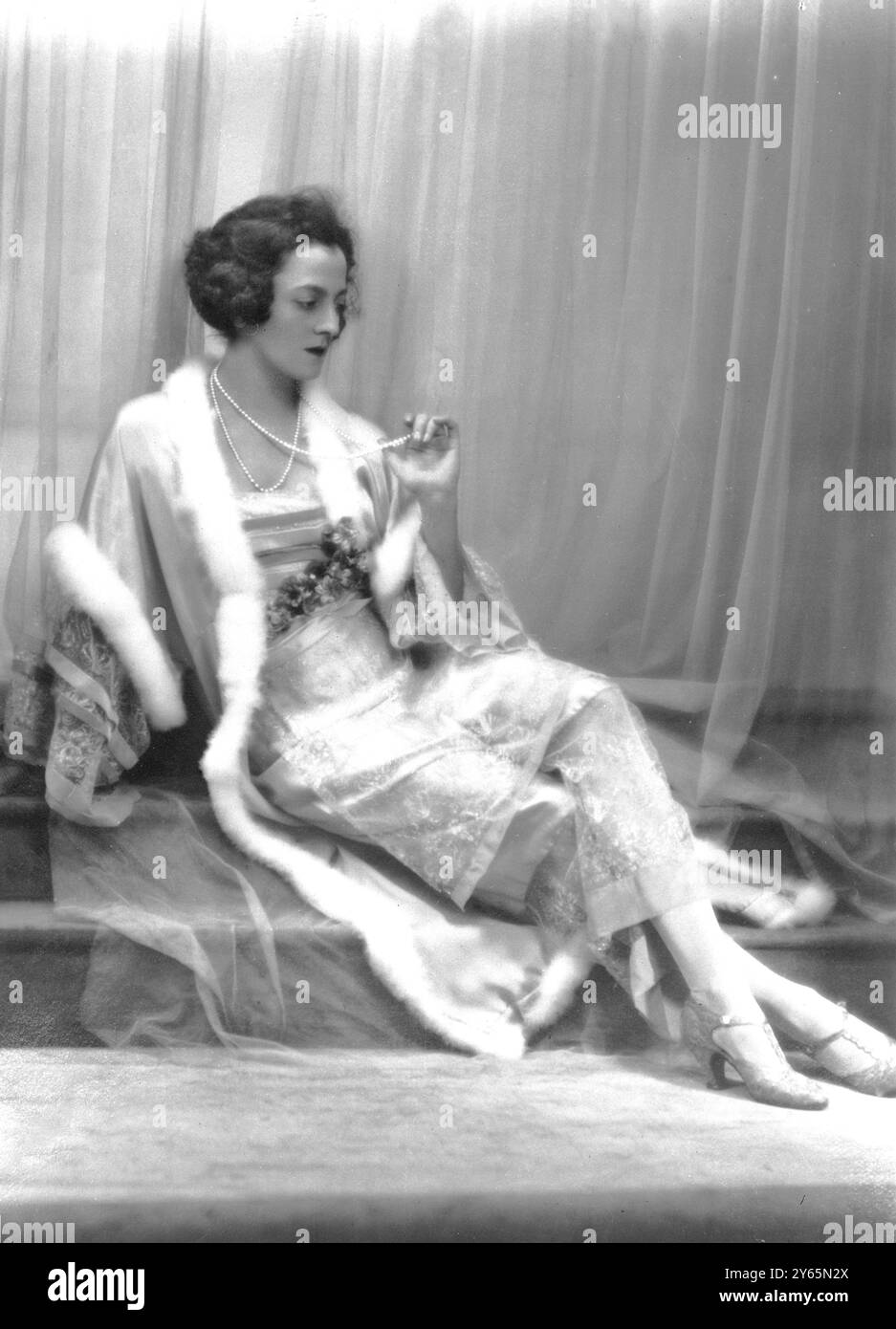 Miss Elsie Janis 1928 Elsie Janis (March 16, 1889 -February 26, 1956) was an American singer ...