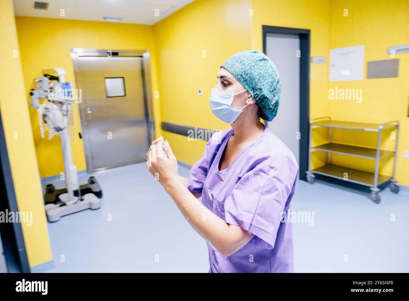 Female nurse in purple hi-res stock photography and images - Alamy