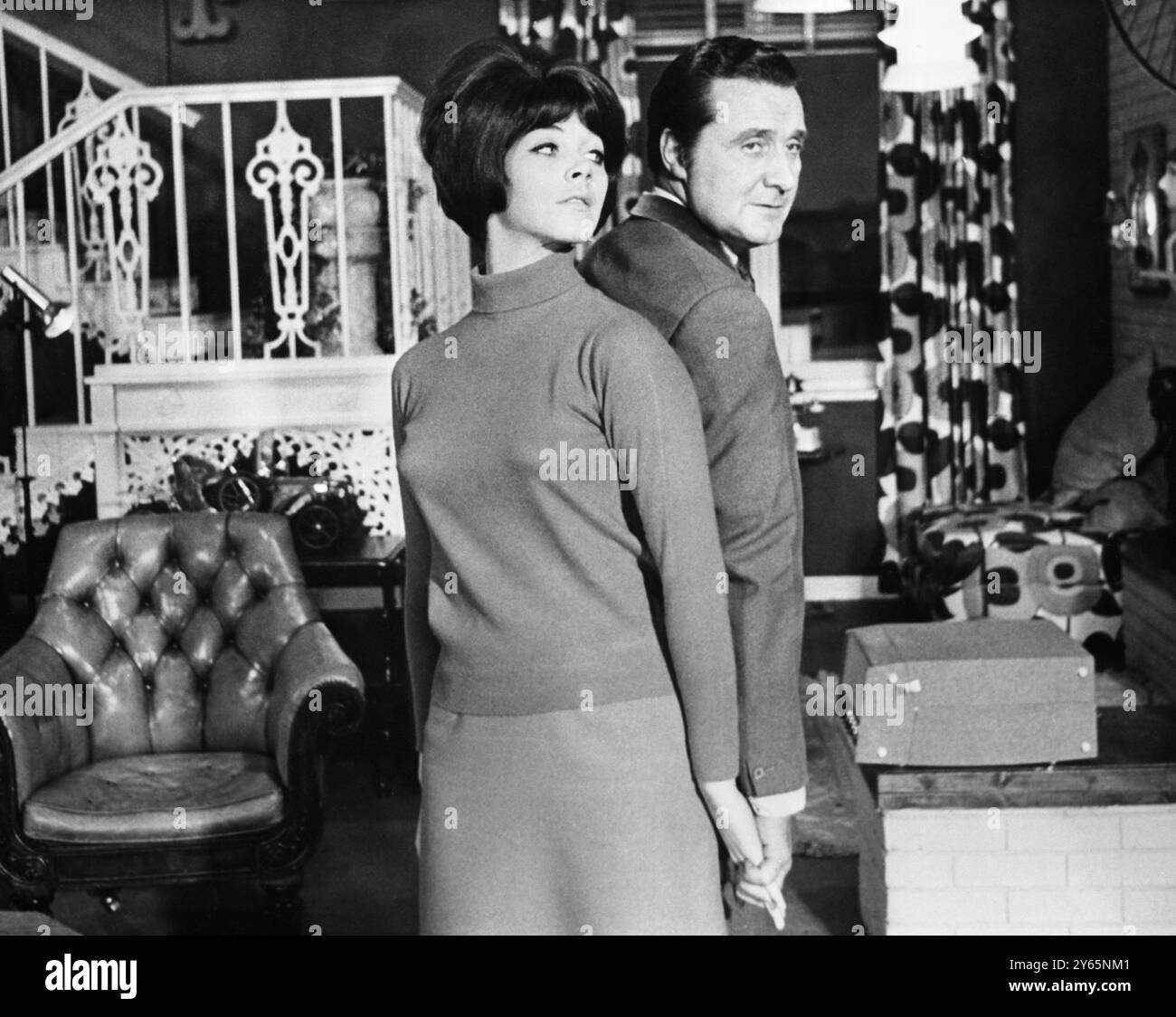 London ; Pactrick Macnee as John Steed with 21 year old Linda Thorson ...
