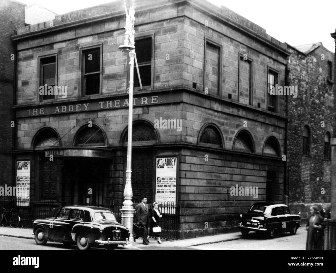 Dublin , Abbey Theatre , 1949 . The unpretentious facade of the Abbey ...