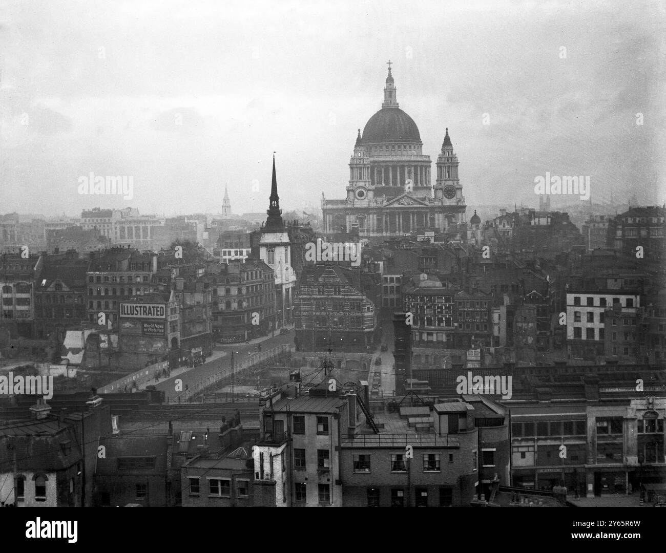 Skyline london 1940s hi-res stock photography and images - Alamy