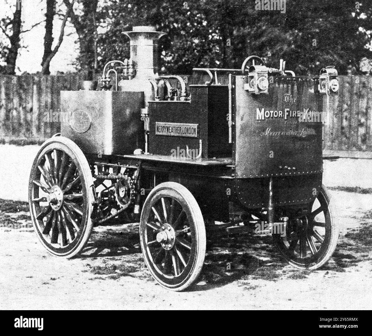 The new motor fire engine - "Fire King " This engine was designed in ...