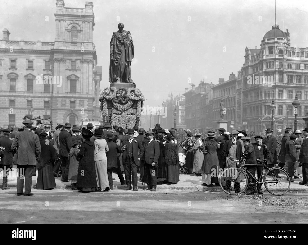 Primrose Day . 1915 Stock Photo - Alamy