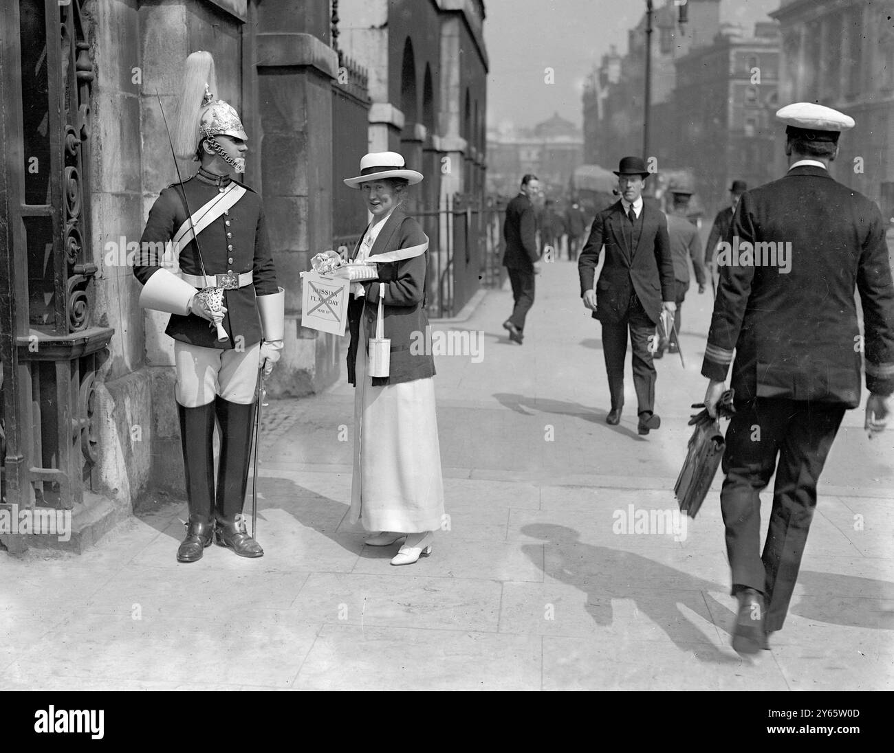Primrose Day in London . 1915 Stock Photo - Alamy