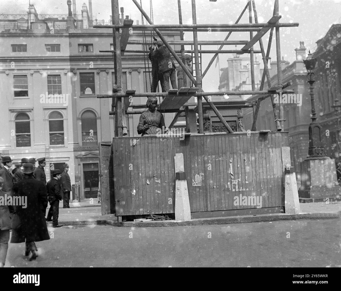 Florence nightingale statue hi-res stock photography and images - Alamy