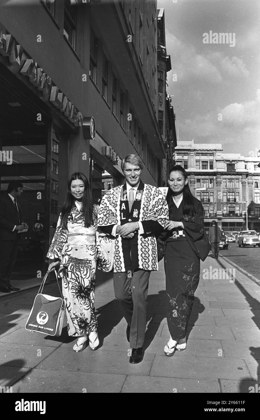 London : Australian singer Frank wearing Japanese " Happy Coat " poses ...