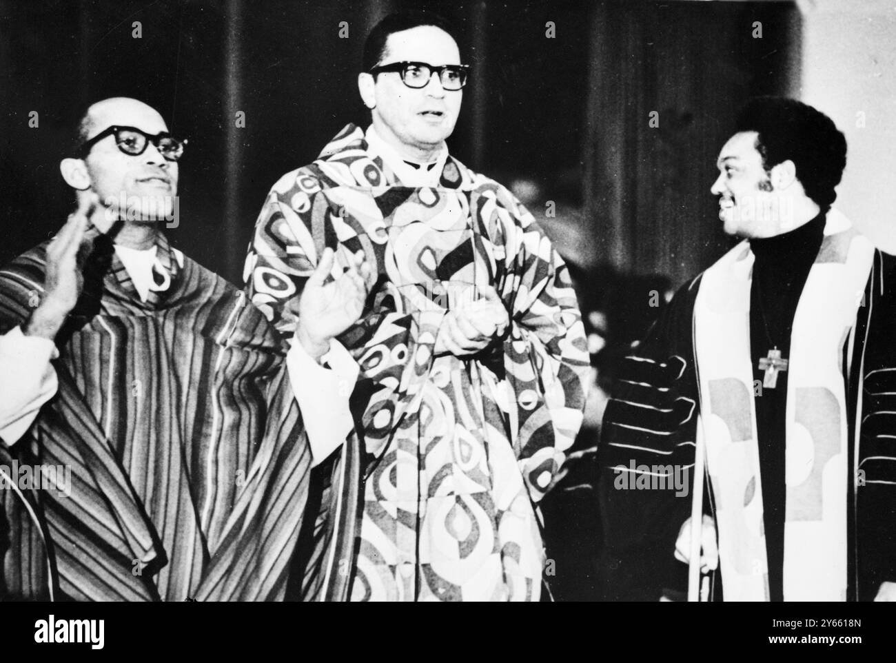 Chicago : Colourful African - style vestments , The Rev George Clements ...