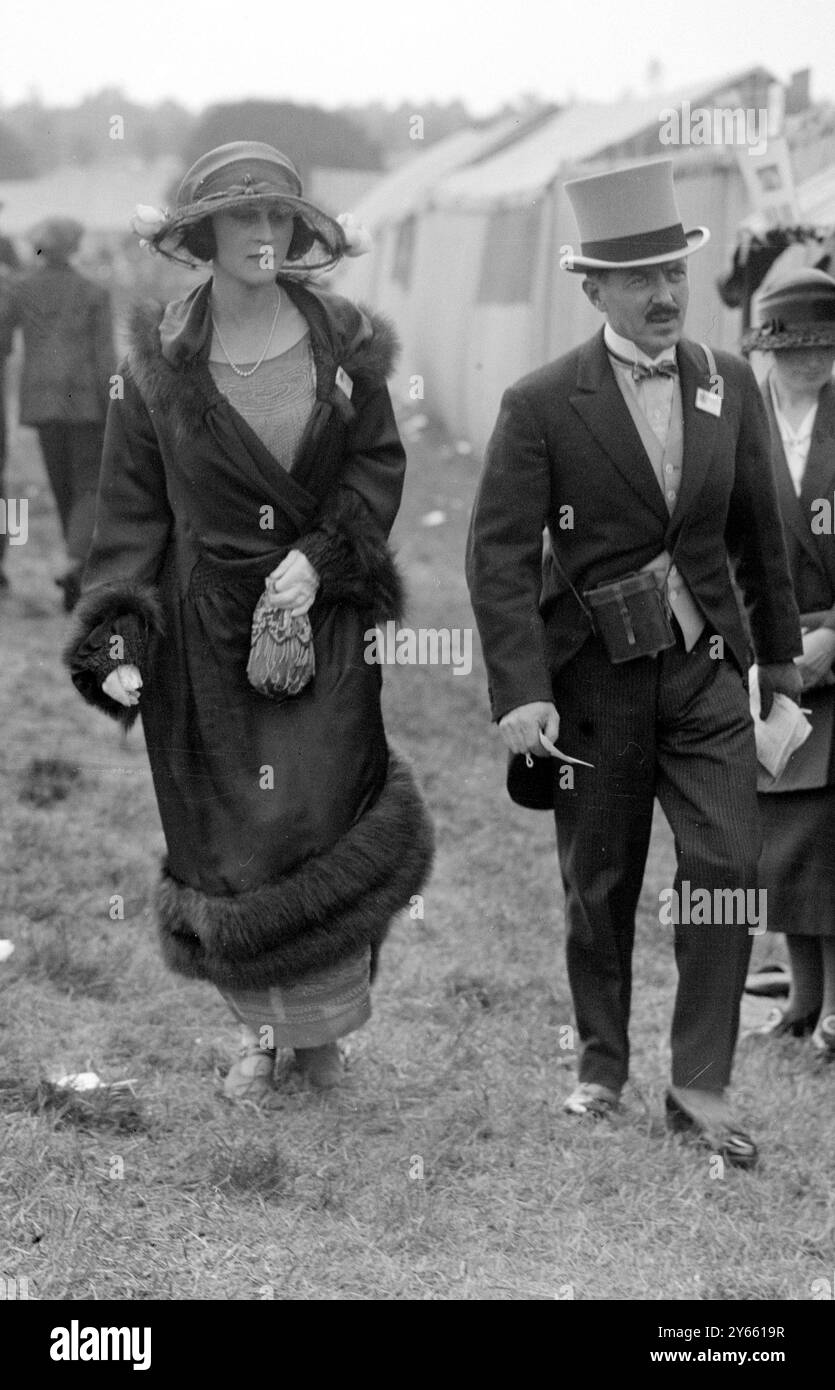 At the Royal Ascot race meeting - Colonel and Mrs Carrington . 1923 ...