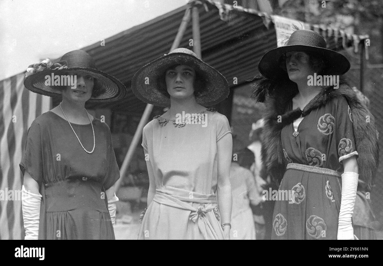 Fur stole 1920s hi-res stock photography and images - Alamy