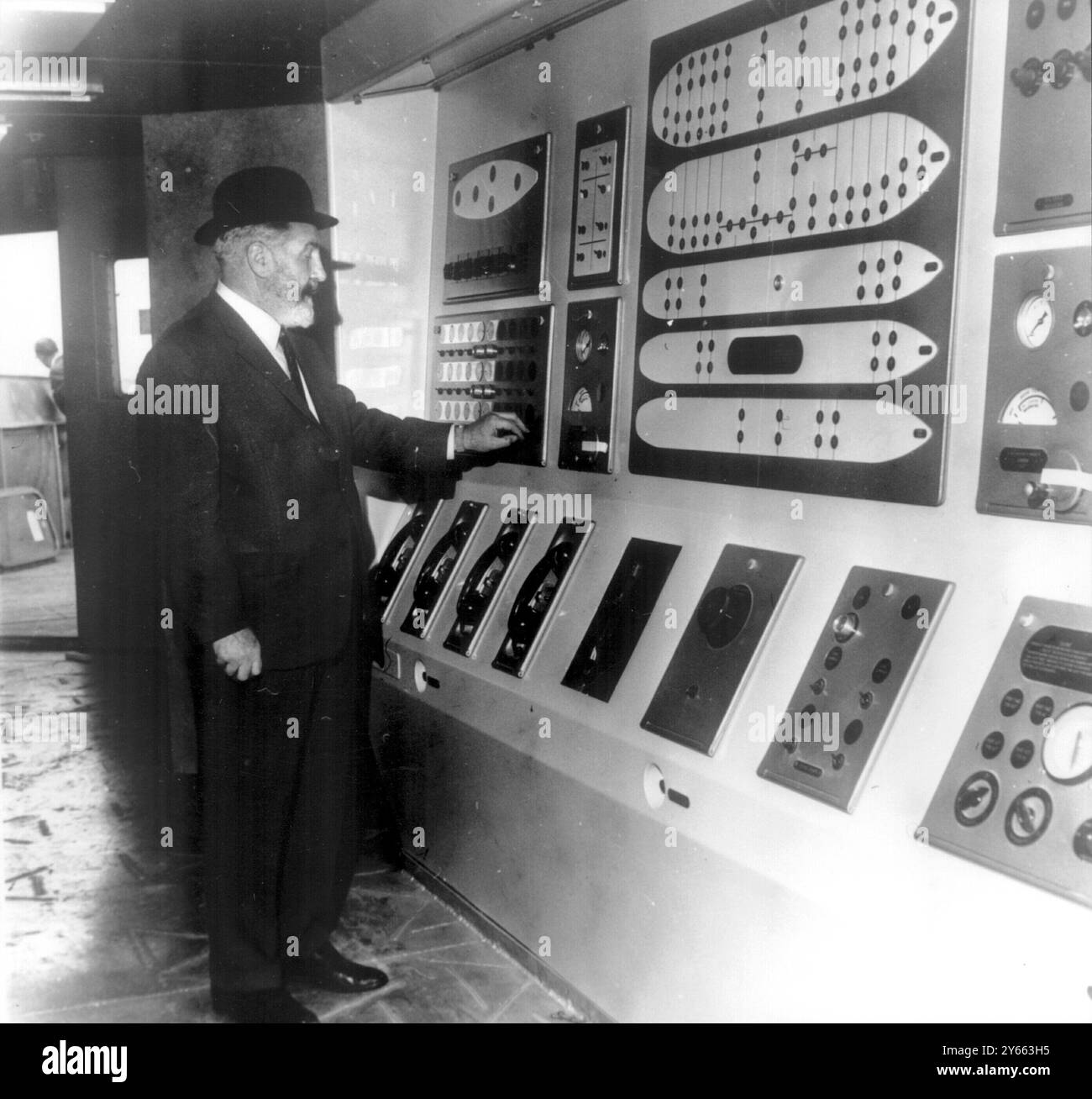 Captain W. E. Warwick, who is to command the new 65,000 Cunard Queen ...