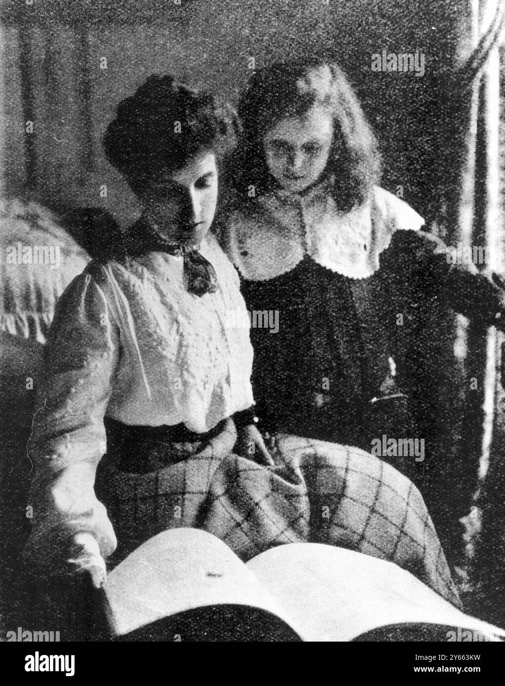 Elizabeth asquith Black and White Stock Photos & Images - Alamy