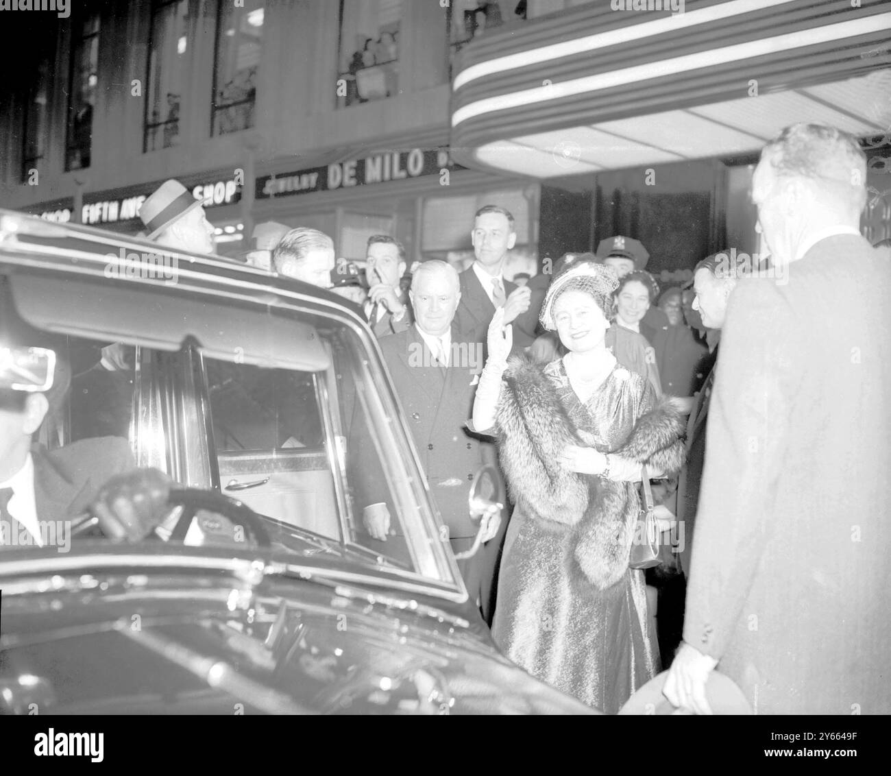 Queen mother elizabeth hi-res stock photography and images - Alamy